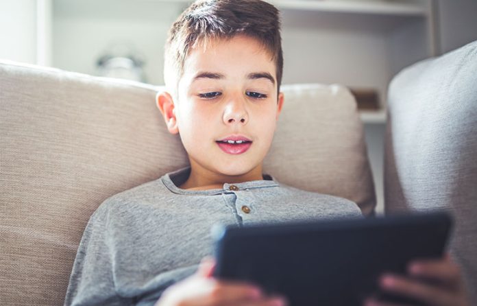Pediatricians issue recommendations on screen time for kids | 2016-10-24